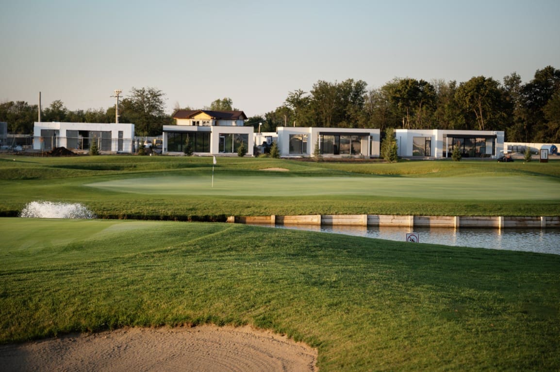 Cel mai mare club de golf din sud-estul Europei se deschide lângă ...