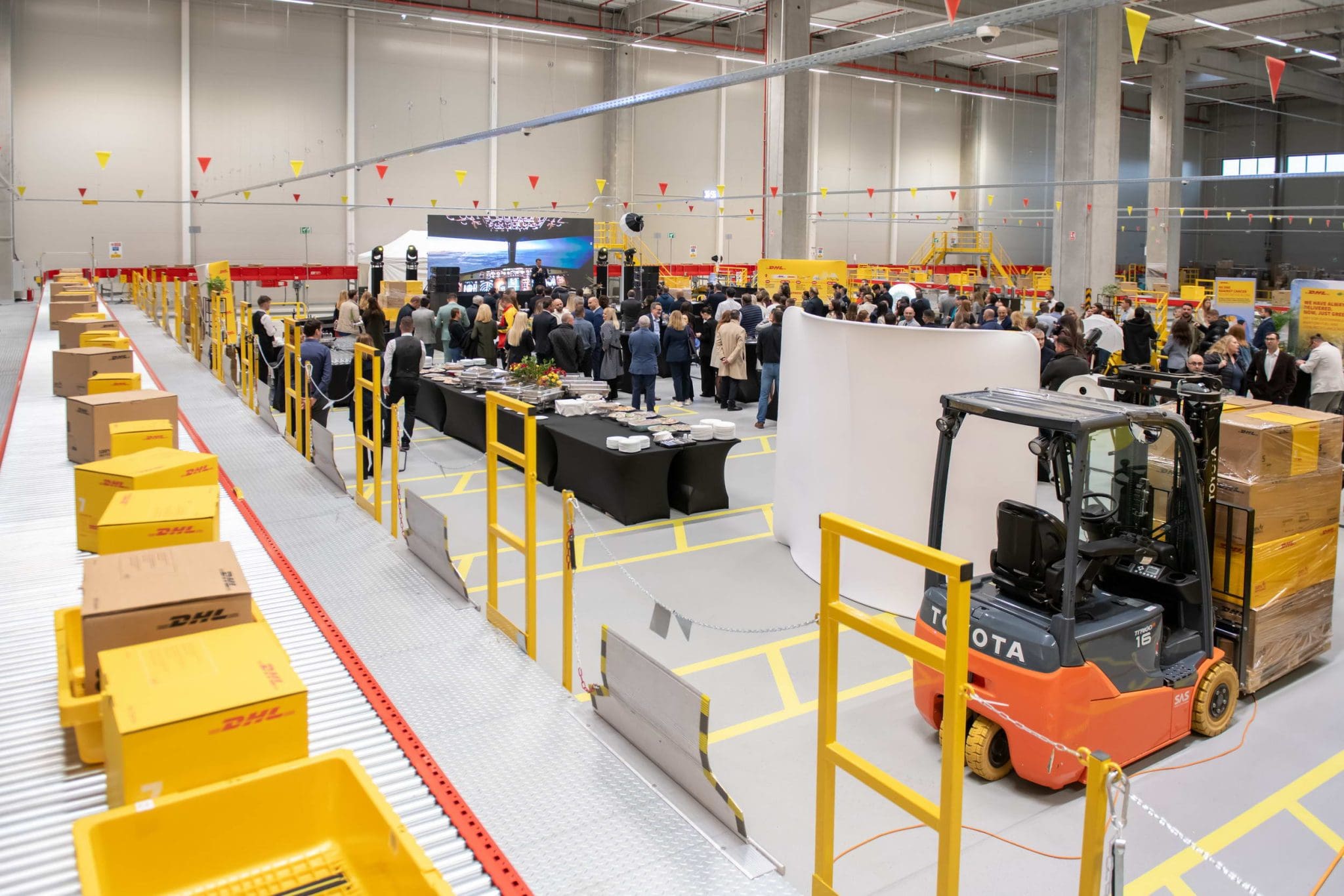 DHL Express deschide primul centru logistic carbon neutru din România ...